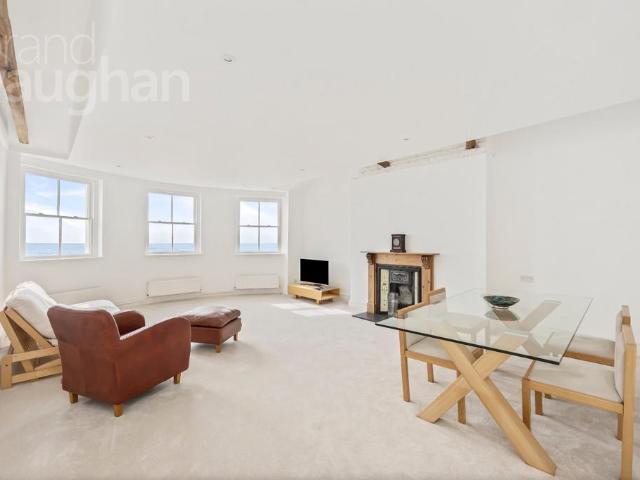 3 bedroom flat for sale