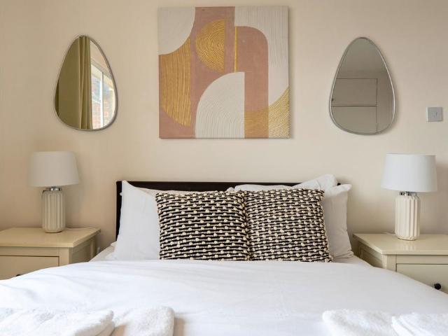 3 bedroom flat for sale