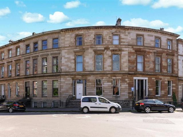 3 bedroom flat for sale