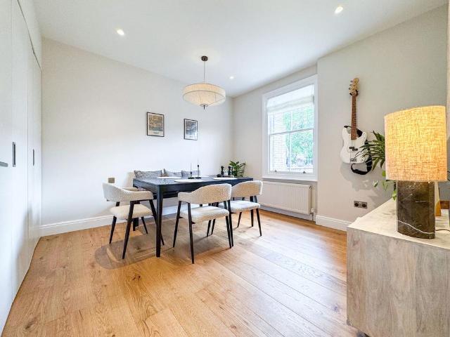 3 bedroom flat for sale