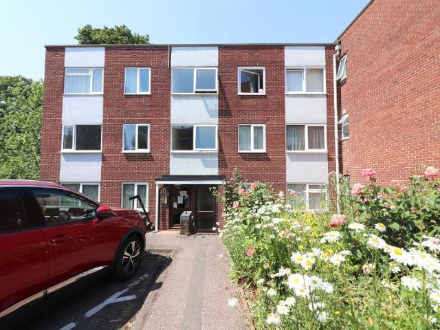 3 bedroom flat for sale