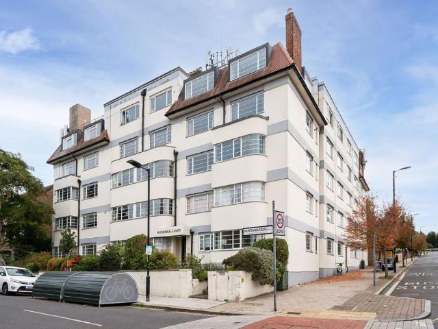 3 bedroom flat for sale