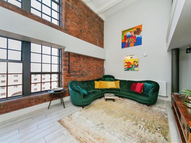 3 bedroom flat for sale