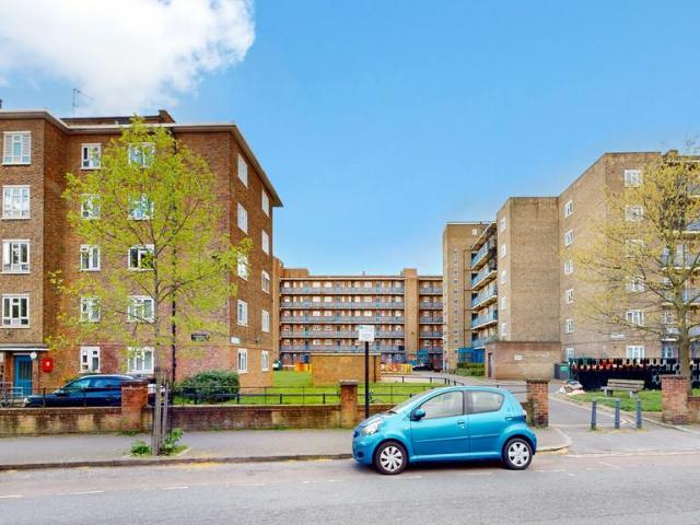 3 bedroom flat for sale