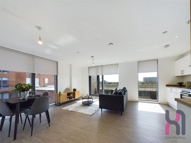 3 bedroom flat for sale