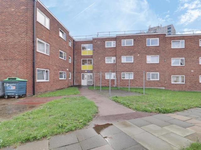 3 bedroom flat for sale