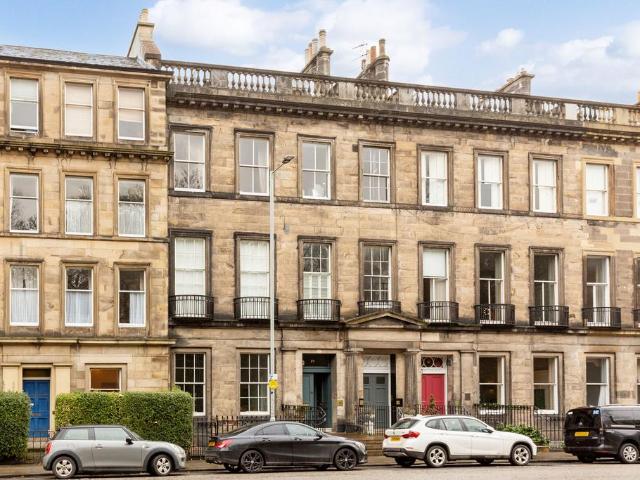 3 bedroom flat for sale