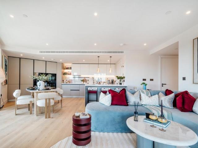 3 bedroom flat for sale