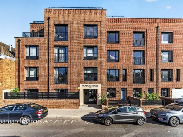 3 bedroom flat for sale