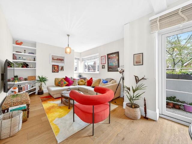 3 bedroom flat for sale