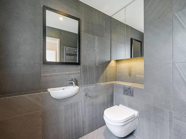 3 bedroom flat for sale