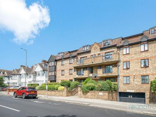 3 bedroom flat for sale
