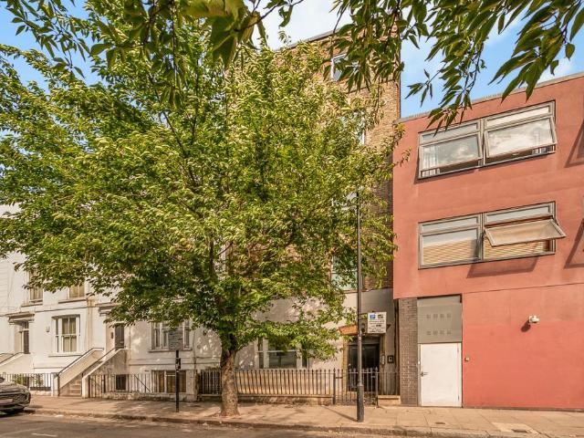 3 bedroom flat for sale