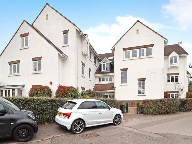 3 bedroom flat for sale