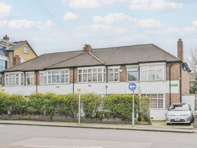 3 bedroom flat for sale