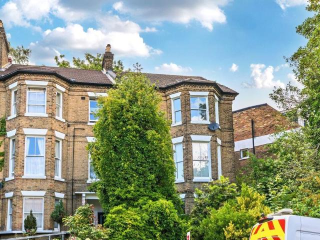3 bedroom flat for sale