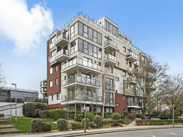 3 bedroom flat for sale