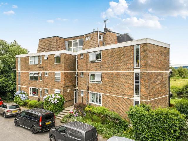 3 bedroom flat for sale