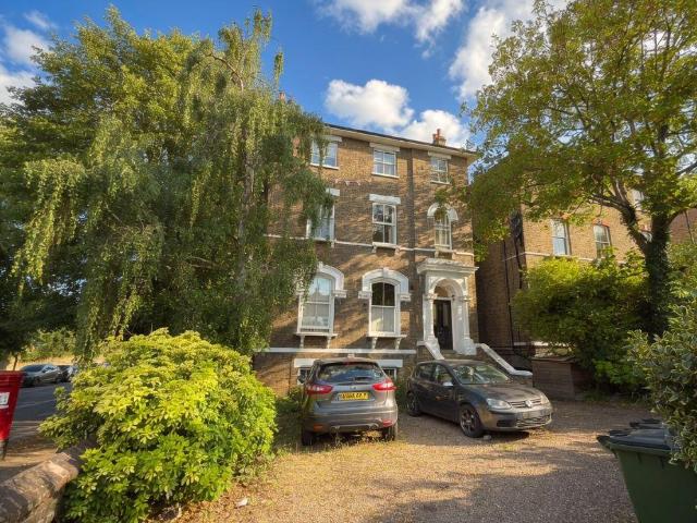 3 bedroom flat for sale