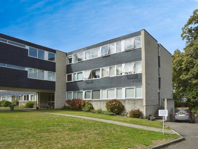3 bedroom flat for sale
