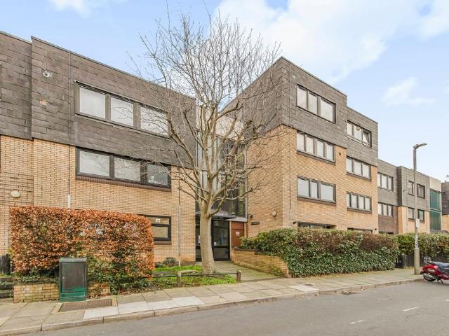 3 bedroom flat for sale