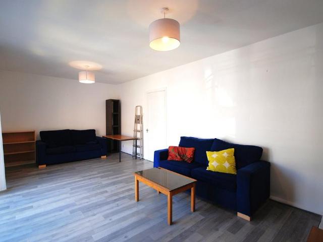 3 bedroom flat for sale