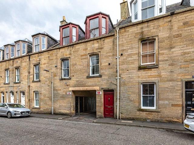 3 bedroom flat for sale