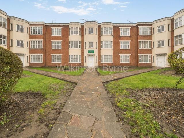 3 bedroom flat for sale