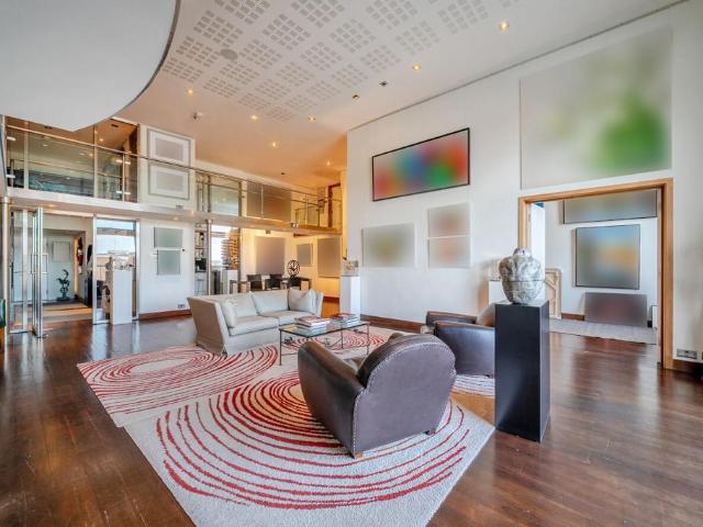 3 bedroom flat for sale