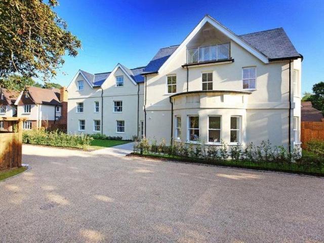 3 bedroom flat for sale