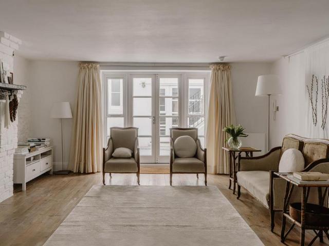 3 bedroom flat for sale