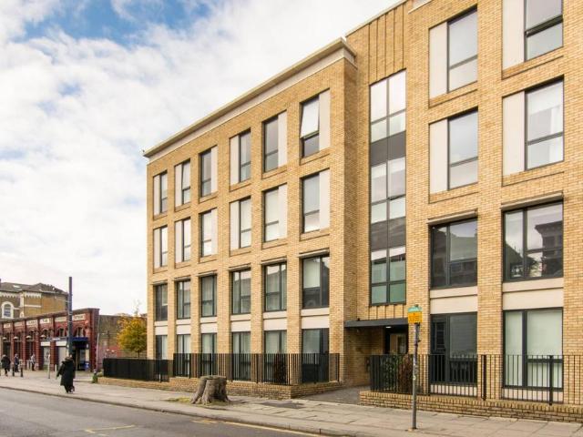 3 bedroom flat for sale