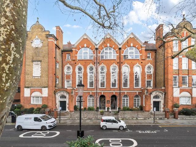 3 bedroom flat for sale