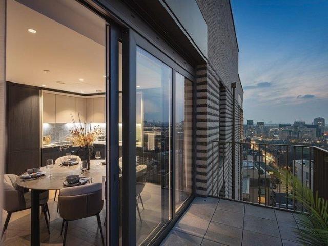 3 bedroom flat for sale