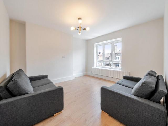 3 bedroom flat for sale