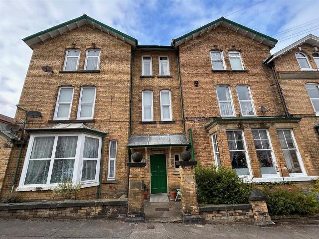 3 bedroom flat for sale