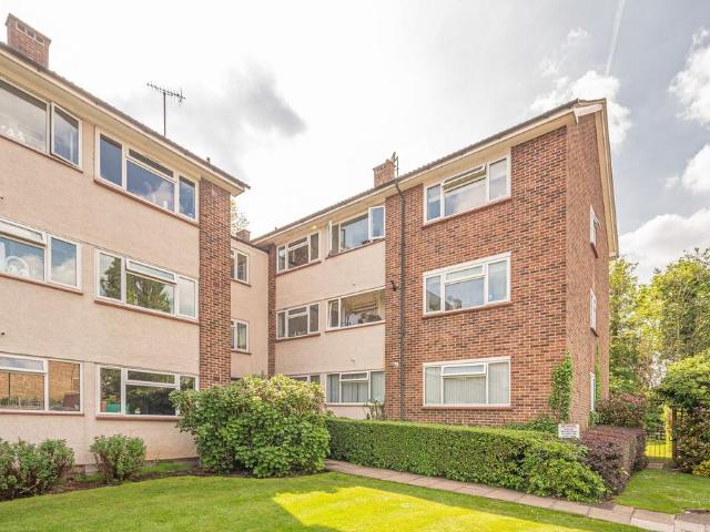 3 bedroom flat for sale