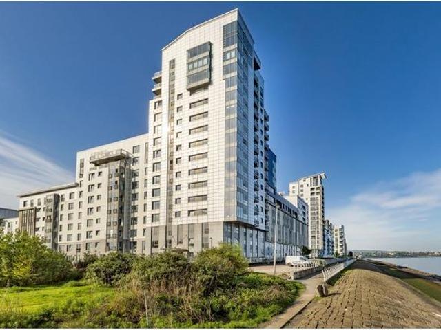 3 bedroom flat for sale, 11/4 Western Harbour Breakwater, Newh.