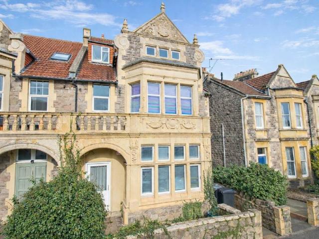 3 bedroom flat for sale