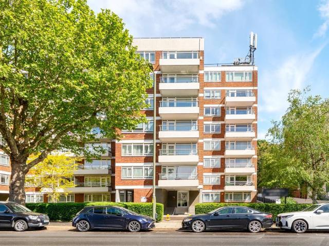 3 bedroom flat for sale