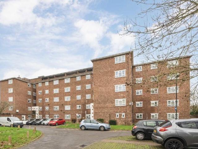 3 bedroom flat for sale