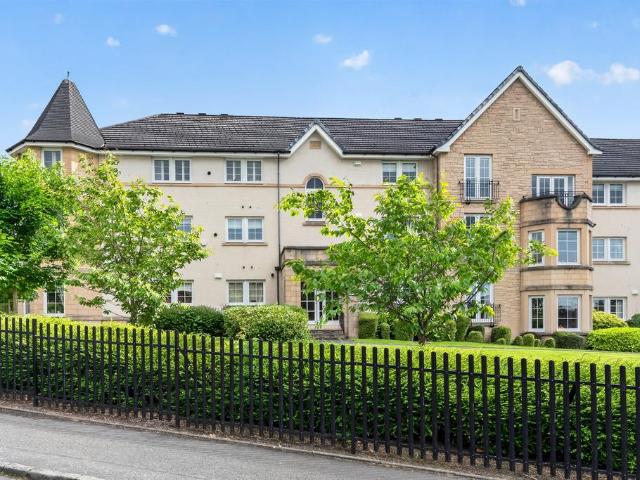 3 bedroom flat for sale