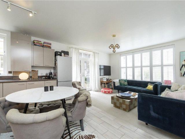 3 bedroom flat for sale