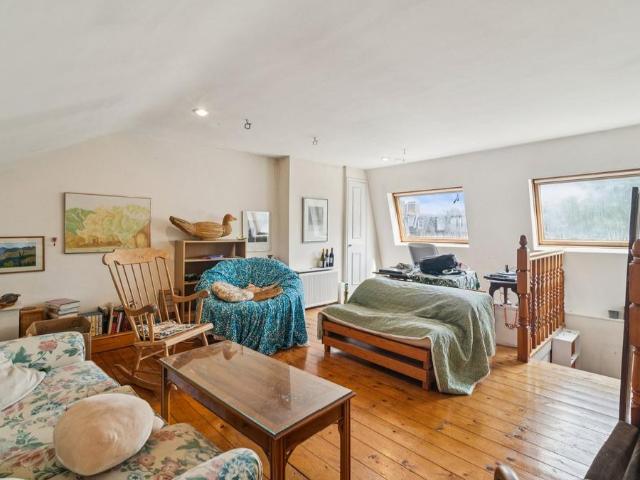 3 bedroom flat for sale