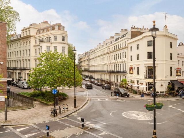 3 bedroom flat for sale