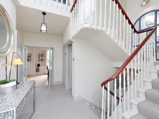 3 bedroom flat for sale