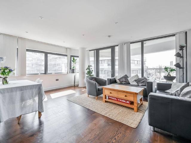 3 bedroom flat for sale
