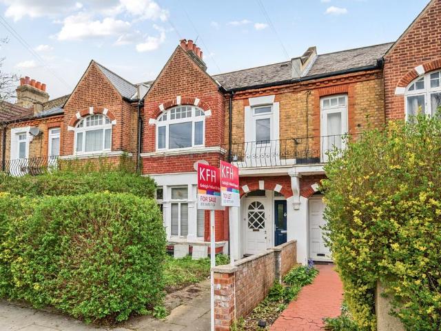3 bedroom flat for sale