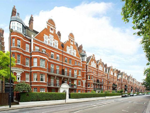 3 bedroom flat for sale