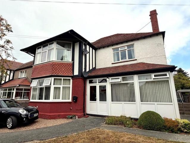 3 bedroom flat for sale